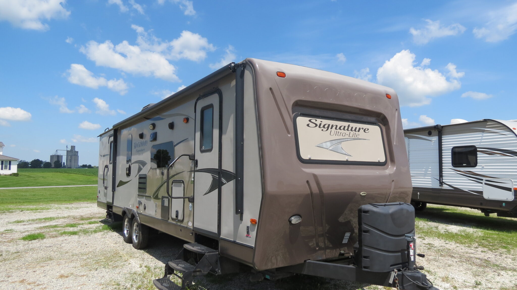 2013 Forest River Rockwood Ultra Lite Signature 8319SS - Poor Farmers ...